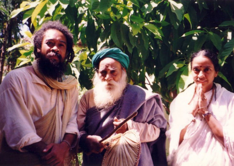 Mooji with Yogi Ramsuratkumar, Ma Devaki, Tiruvannamalai, India 1993 ...
